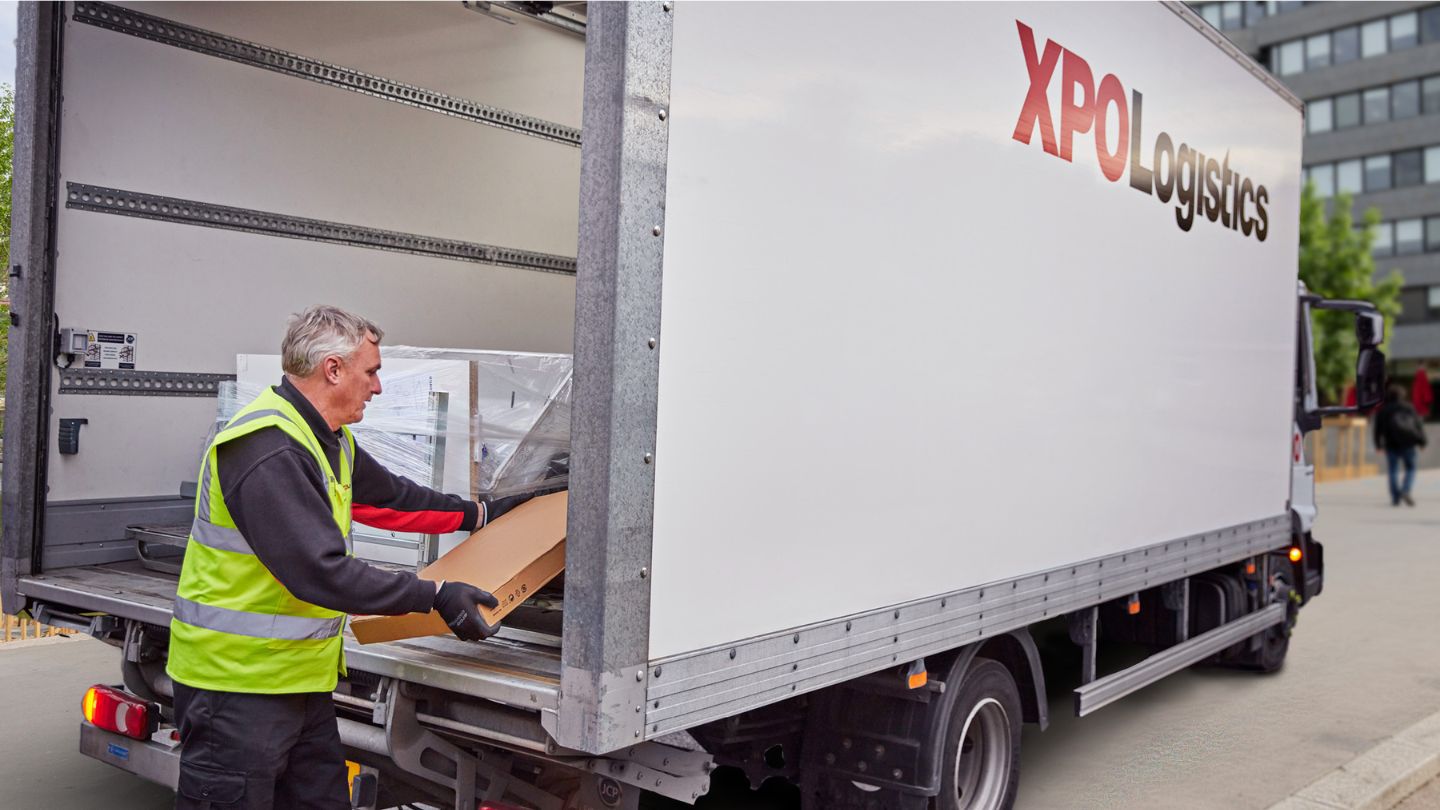 Launch of automated delivery communications for consumers of last mile